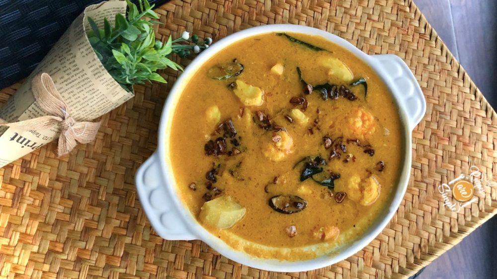 Chakkakuru Manga Chemmeen Curry (Shrimp curry with Raw Mango and ...